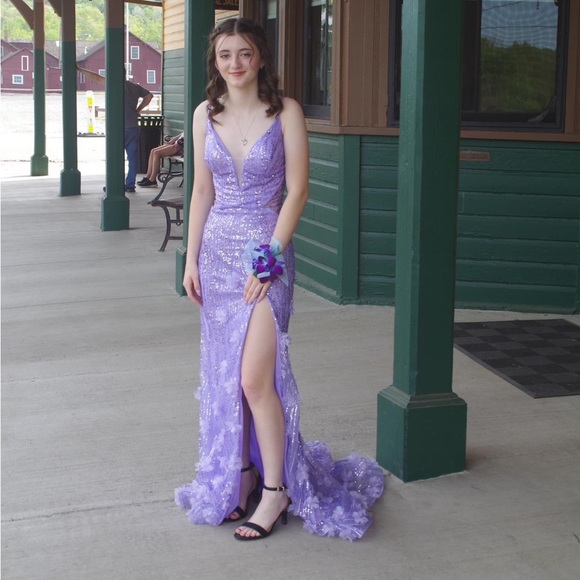 ellie wilde | Dresses | Ellie Wilde Prom Dress | Poshmark